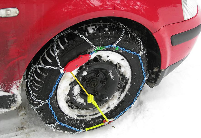 Routes de montagne : les chaînes ou les pneus hiver obligatoires à ...